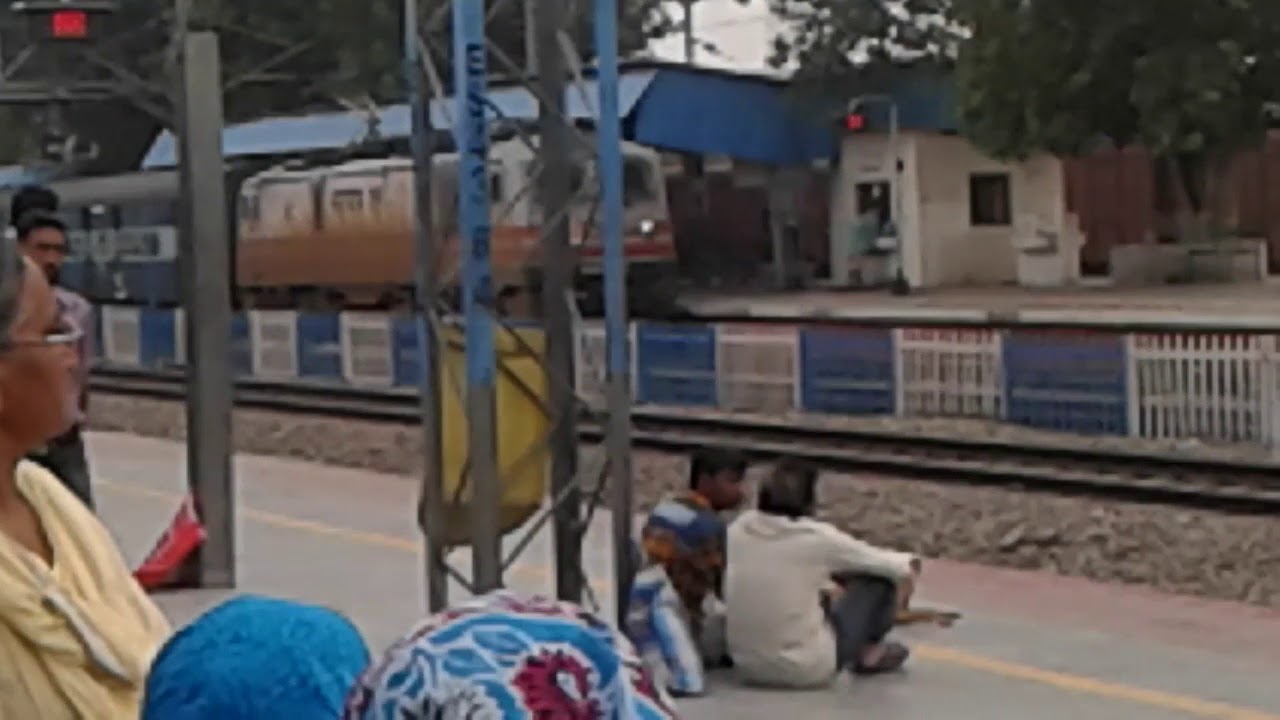 #Amarpali express 15708 train Amarpali express is arriving on Phagwara ...