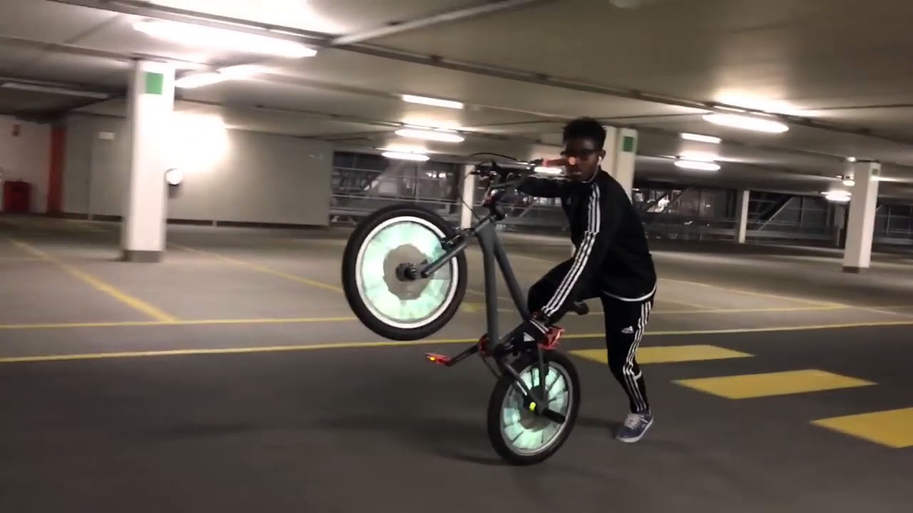 Wheelie kay on bmx - YouTube