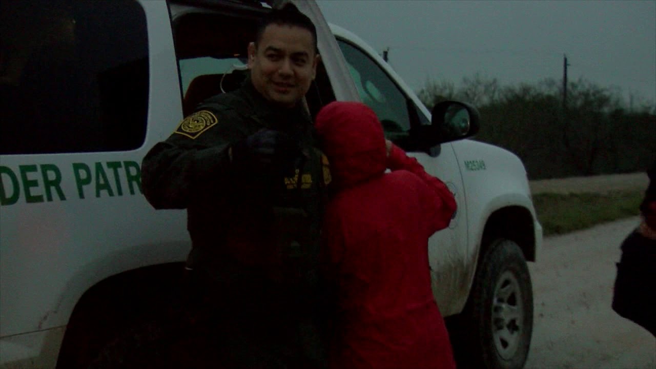 Sydney Hernandez hit in the head with BP door - YouTube