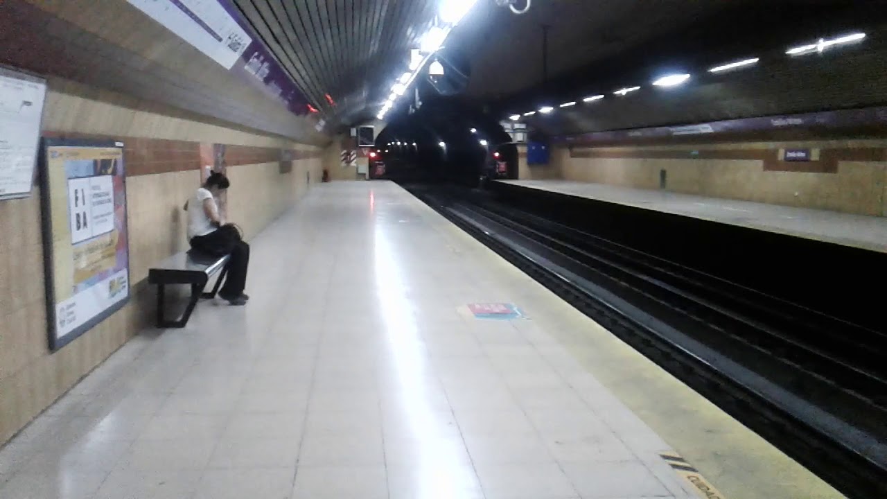 Subte Linea E: Formación CAF GEE chapa "L" en la estación Emilio Mitre ...