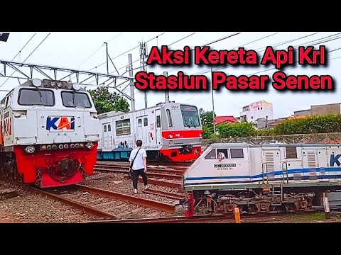 Aksi Kereta Api Krl Di Jpl No 30 Stasiun Pasar Senen Jakarta Pusat ...
