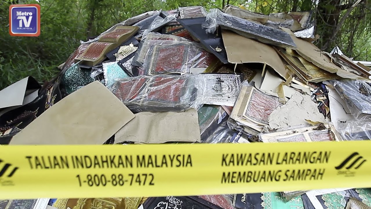 Longgokan ayat al-Quran di tepi jalan - YouTube