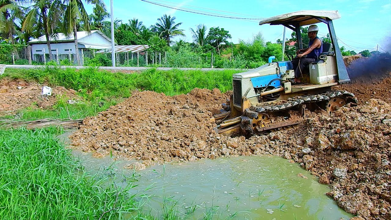 Full Eps2!! Excellent Skillful Dozer Preparing Dam Pushing Soil To Deep ...