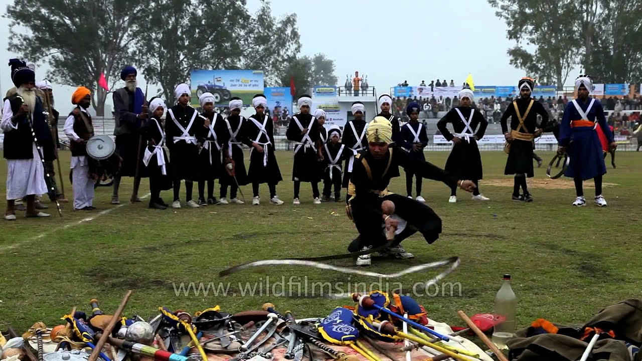 Nihang Sikh performing Gatka Punjabi marial art - YouTube