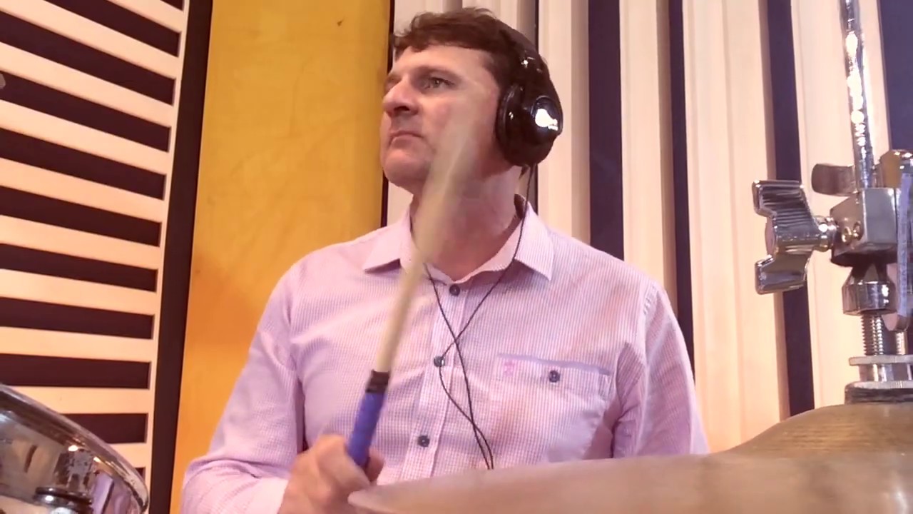 Marcelo Rigon apresenta Another Brick In The Wall | Pink Floyd - YouTube