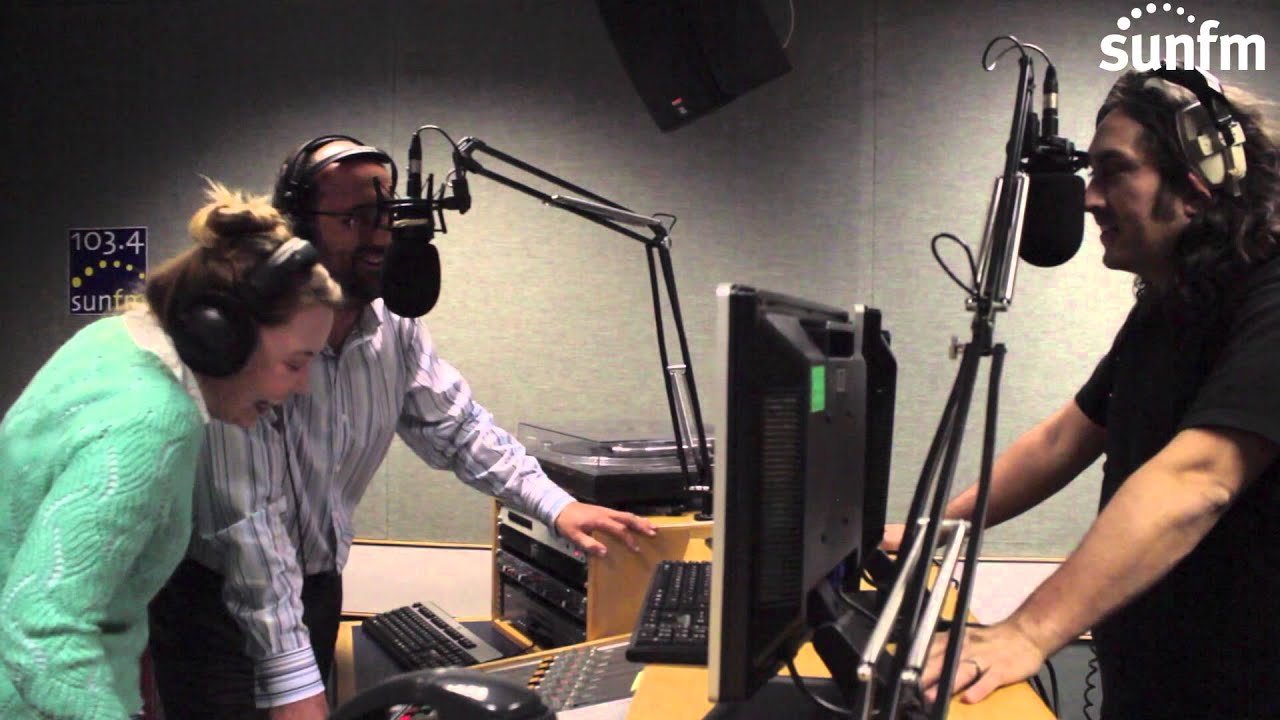 Ross Noble chats to Simon Grundy in the Morning - YouTube