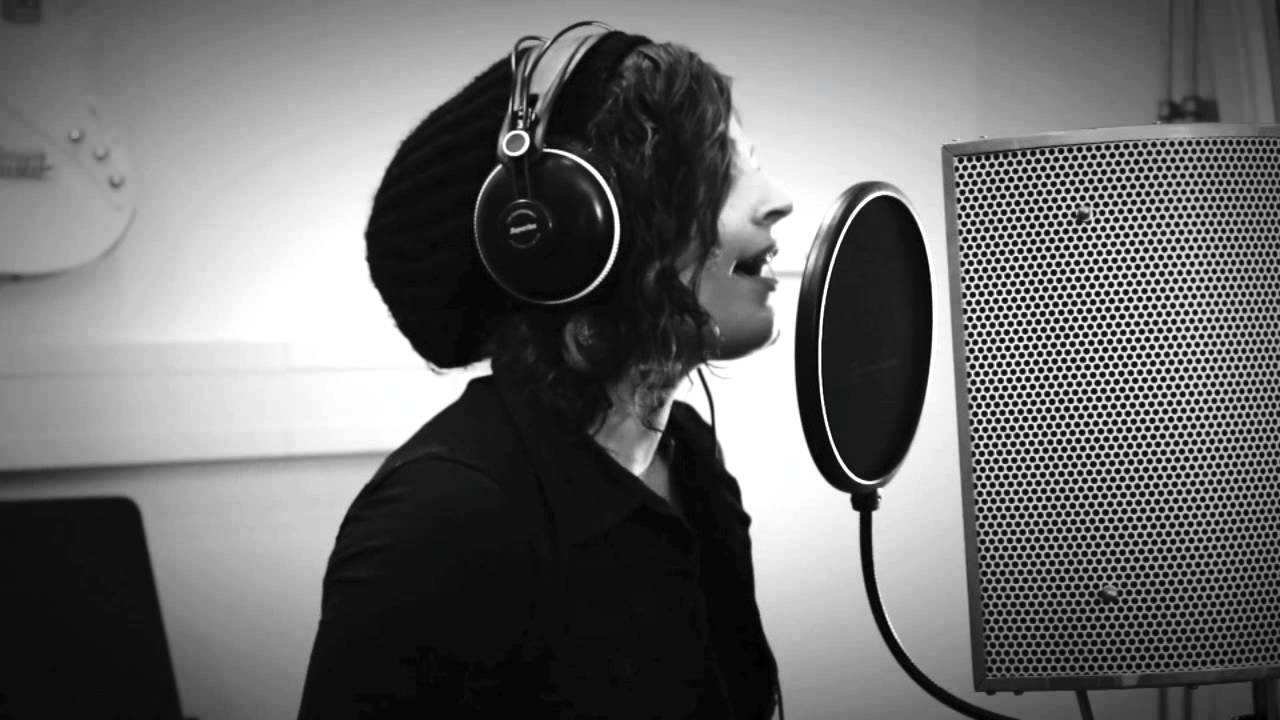 Jenny Gerdts feat. Morina Miconnet - Neben Dir - YouTube