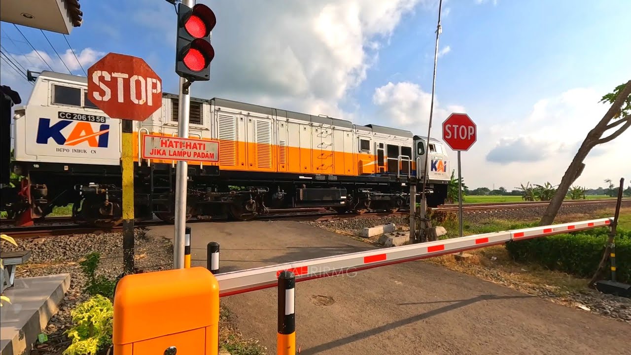 Simple Railroad Crossing | Perlintasan Kereta Api Baru Palang Sederhana ...