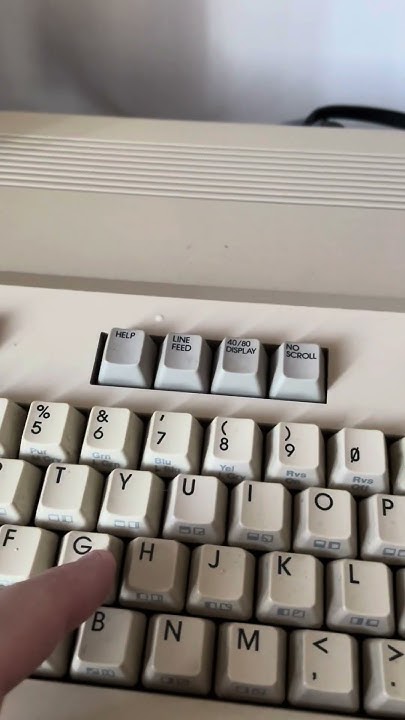 How to use a Commodore 128 #Commodore128 #Commodore64 #retrogaming #8bit #retrocomputer - YouTube