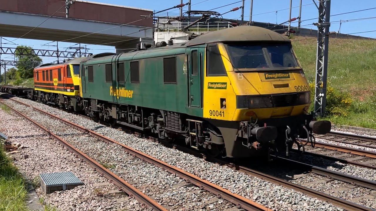 Freightliner. 90007/90041 hits the Brakes, for a Red @ Norton Bridge. 🚦 ...