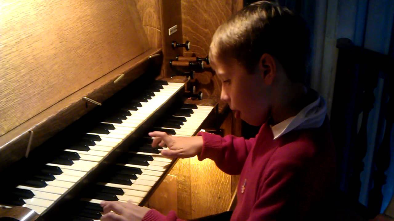 Jamie plays "Das ist ein köstlich Ding" - YouTube