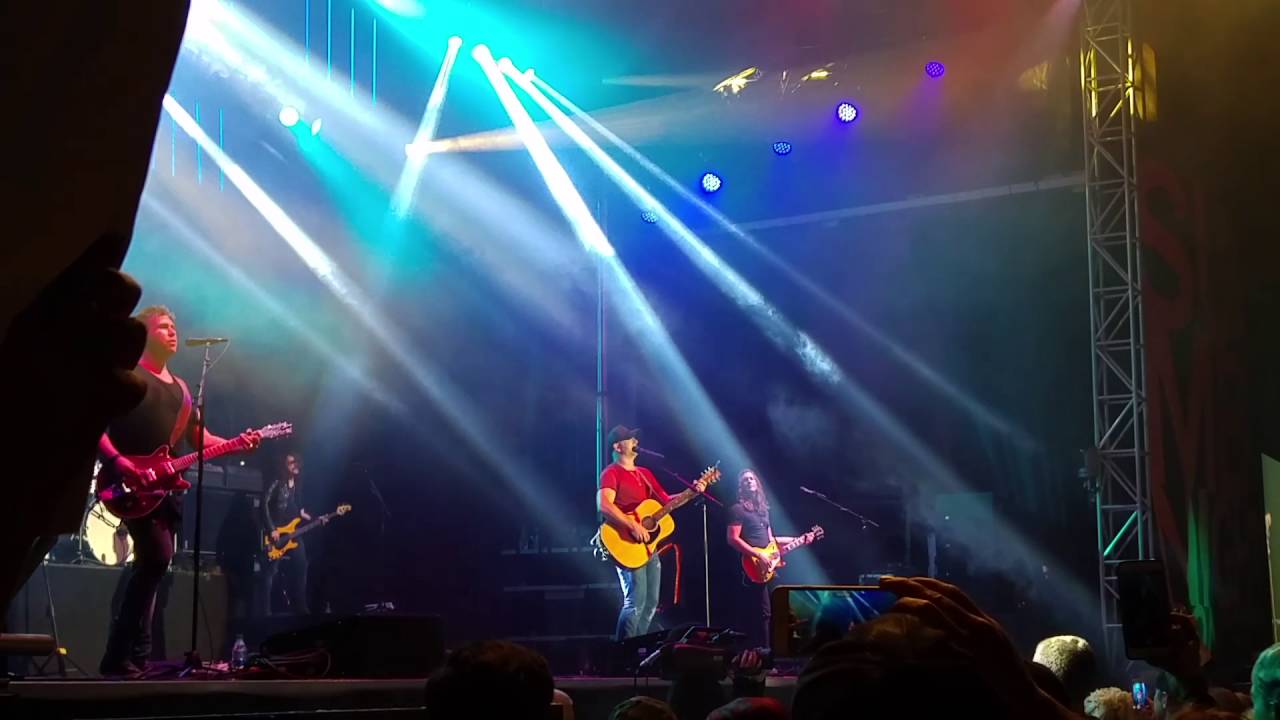 Stronger Beer - Tim Hicks (Vancouver BC, PNE Summer Night Concert ...