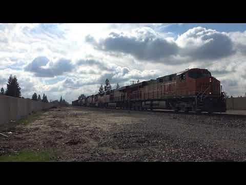 BNSF 6249 Leads A NB Manifest W/ BNSF 130 GP60M Through Modesto, CA - YouTube