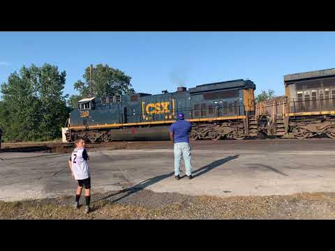 CSX #’s 7248 (CM44AC) & CSX 405 (AC4400CW) leads CSX M215 Northbound through Fostoria, OH - YouTube