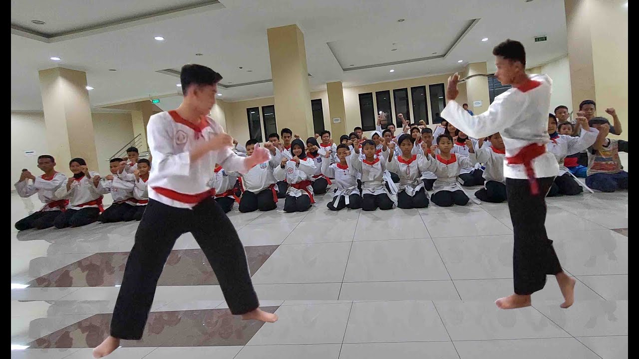 PENCAK SILAT MERPATI PUTIH KOLAT PLUIT JAKARTA - GOR TAMBORA - YouTube