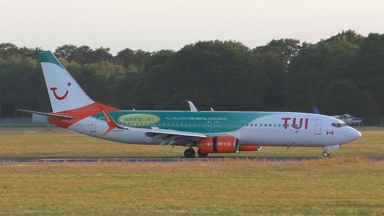 Sunwing Airlines Boeing 737 *Sunny Cars Livery* landing at Graz Airport ...