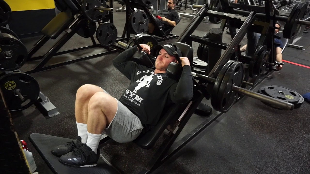 HACK SQUAT NARROW STANCE - YouTube