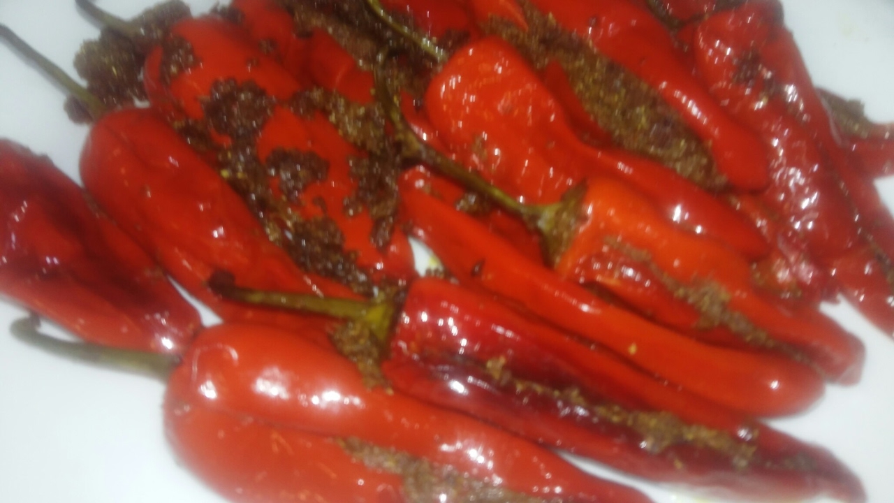 Laal mirchi ka instant achaar || delicious red chilli pickle ready to ...