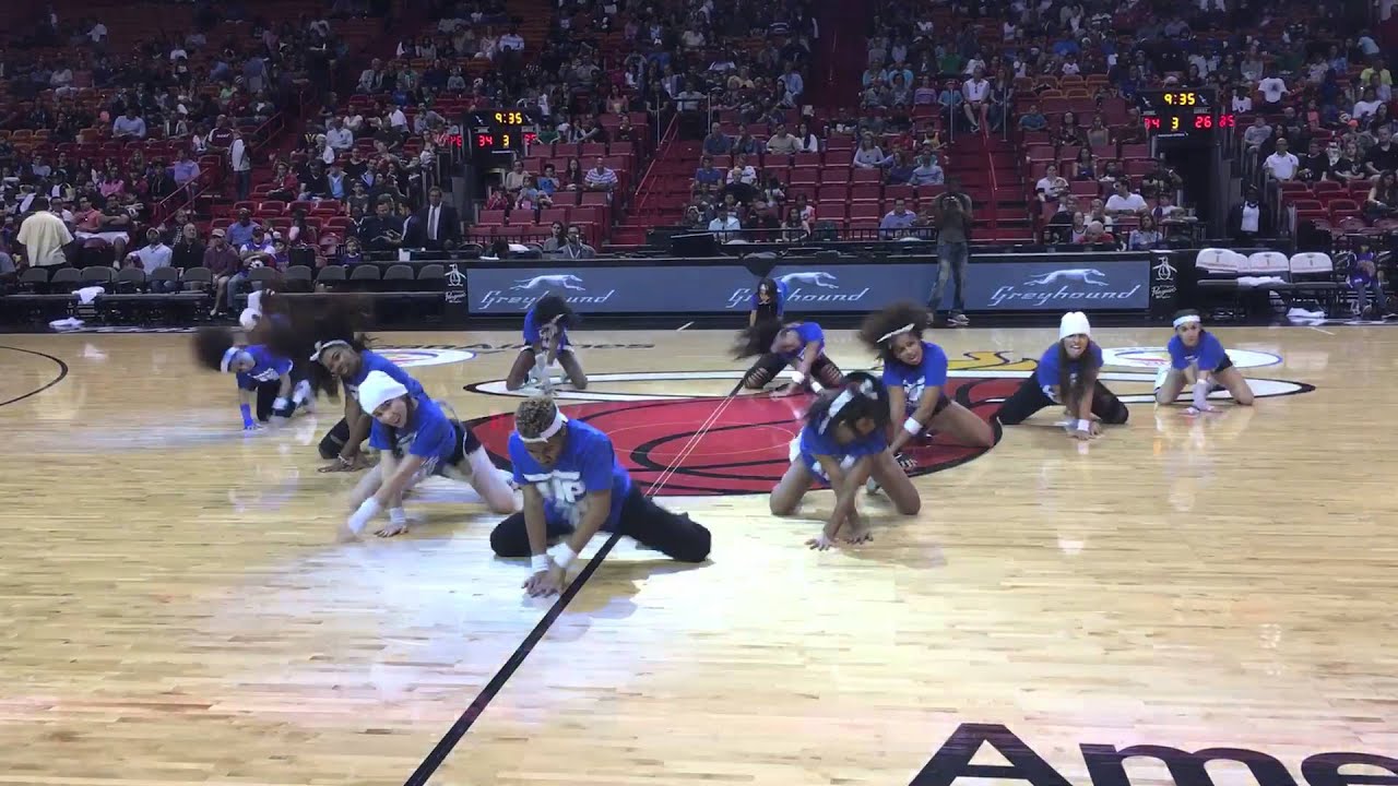 Hip Hop Kidz Harlem Globetrotters Halftime Show - YouTube