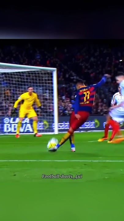 When players show how to do rabona 😲 #shorts #football #footballmoments #passing #fyp - YouTube