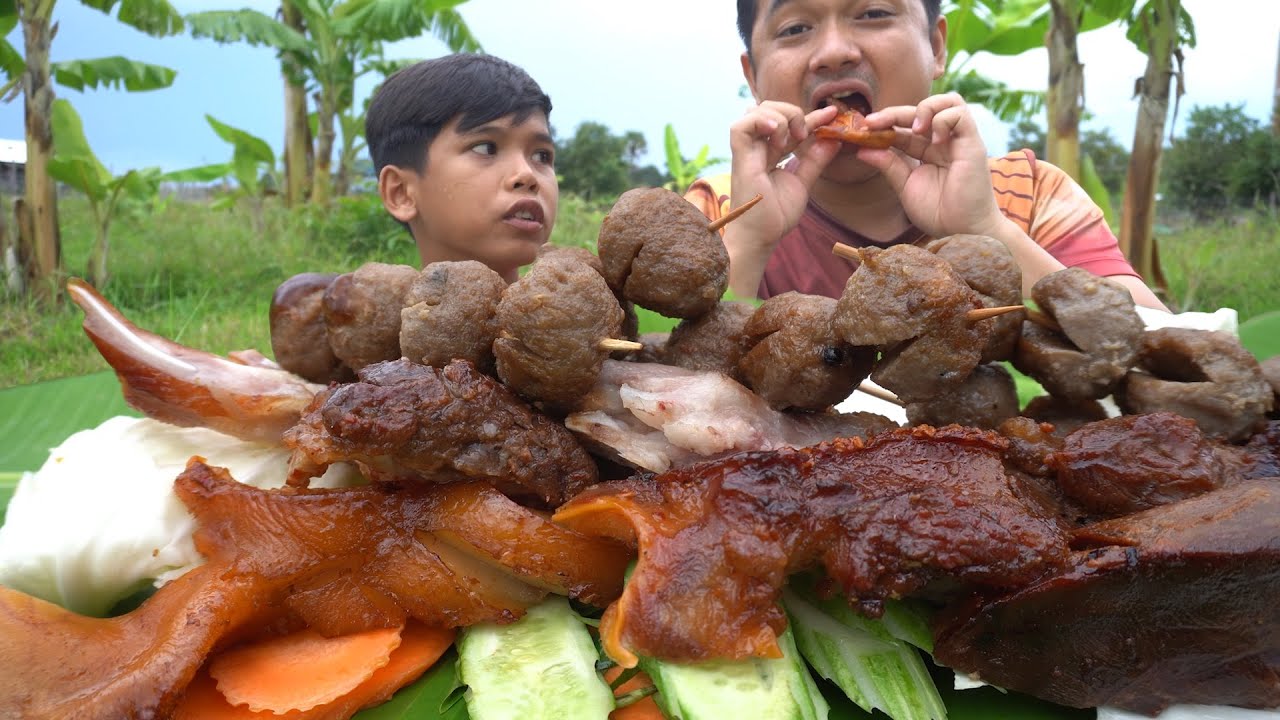 Eat 700g of grilled spicy pig head & beef meatballs recipe - YouTube