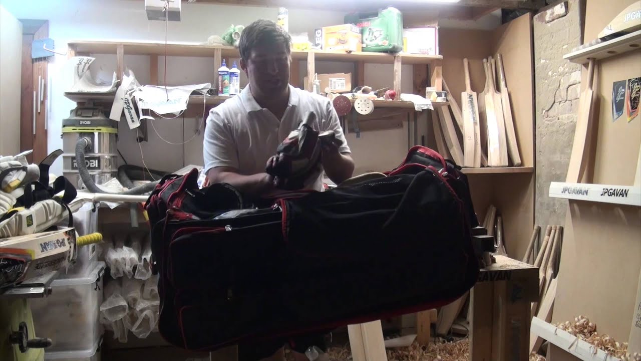 Josh's kit bag pre-season 2015/16 - YouTube