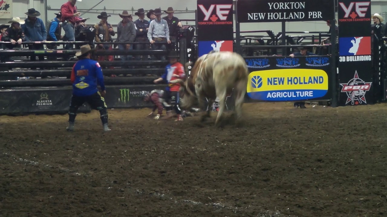 Luke Gee vs. Blow Me Away (PBR) - YouTube