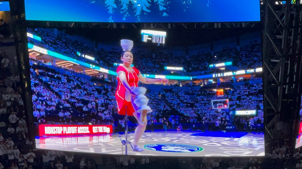 Full Red Panda halftime show! - YouTube