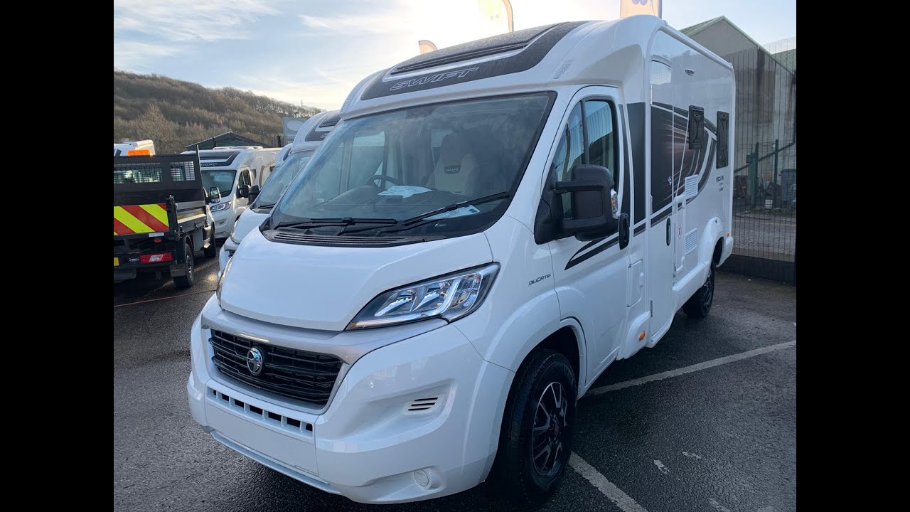 2021 Escape Compact c404 - YouTube
