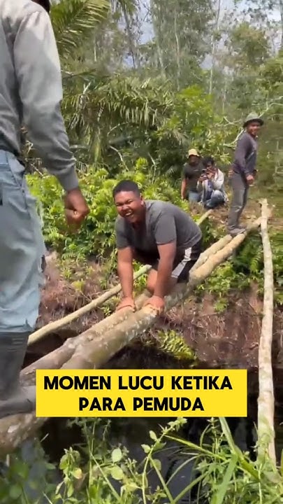 momen lucu ketika ngerjain teman yang mau nyebrang lewat jembatan, ‼️‼️#lucu #kocak #meme # ...