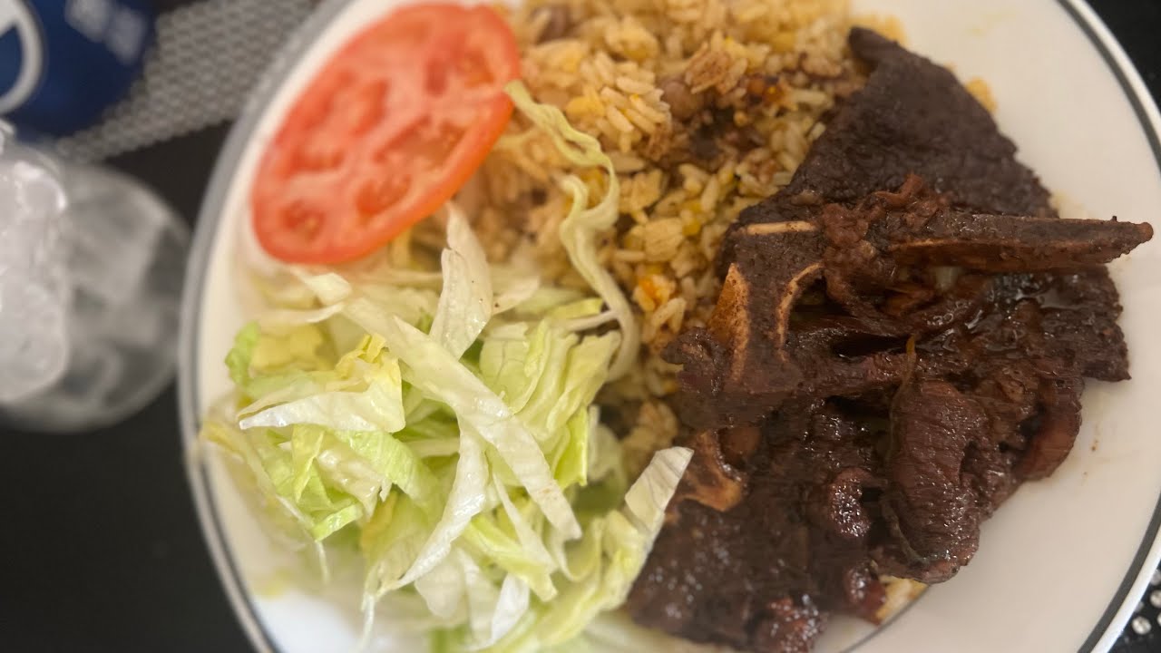 Moro de guandule con coco, bistec y ensalada 🥗 al estilo dominicano ...