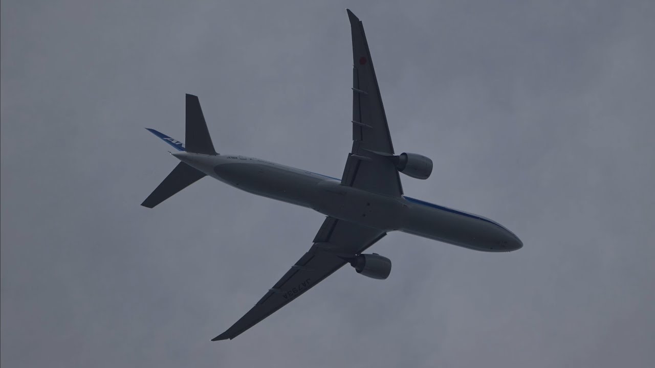 ANA Boeing 777-300ER flying overhead on approach to London Heathrow ...