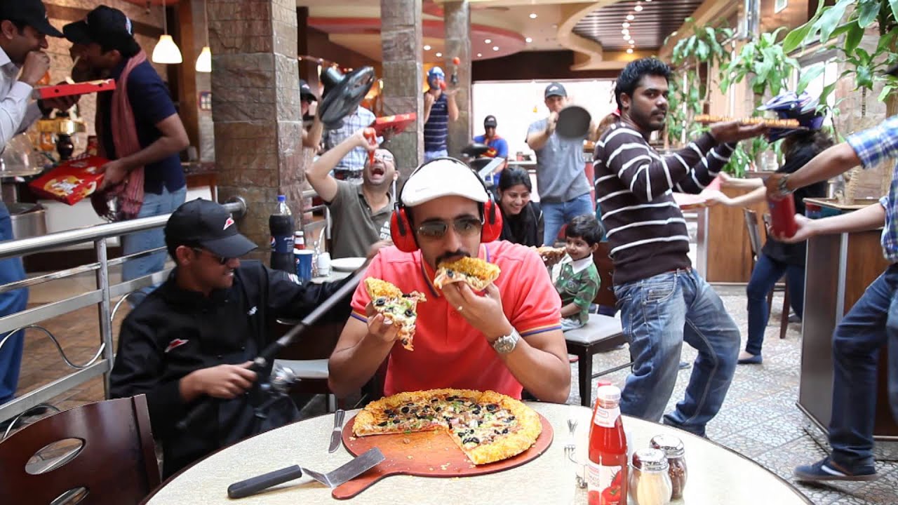 Pizza Hut_Harlem Shake - YouTube