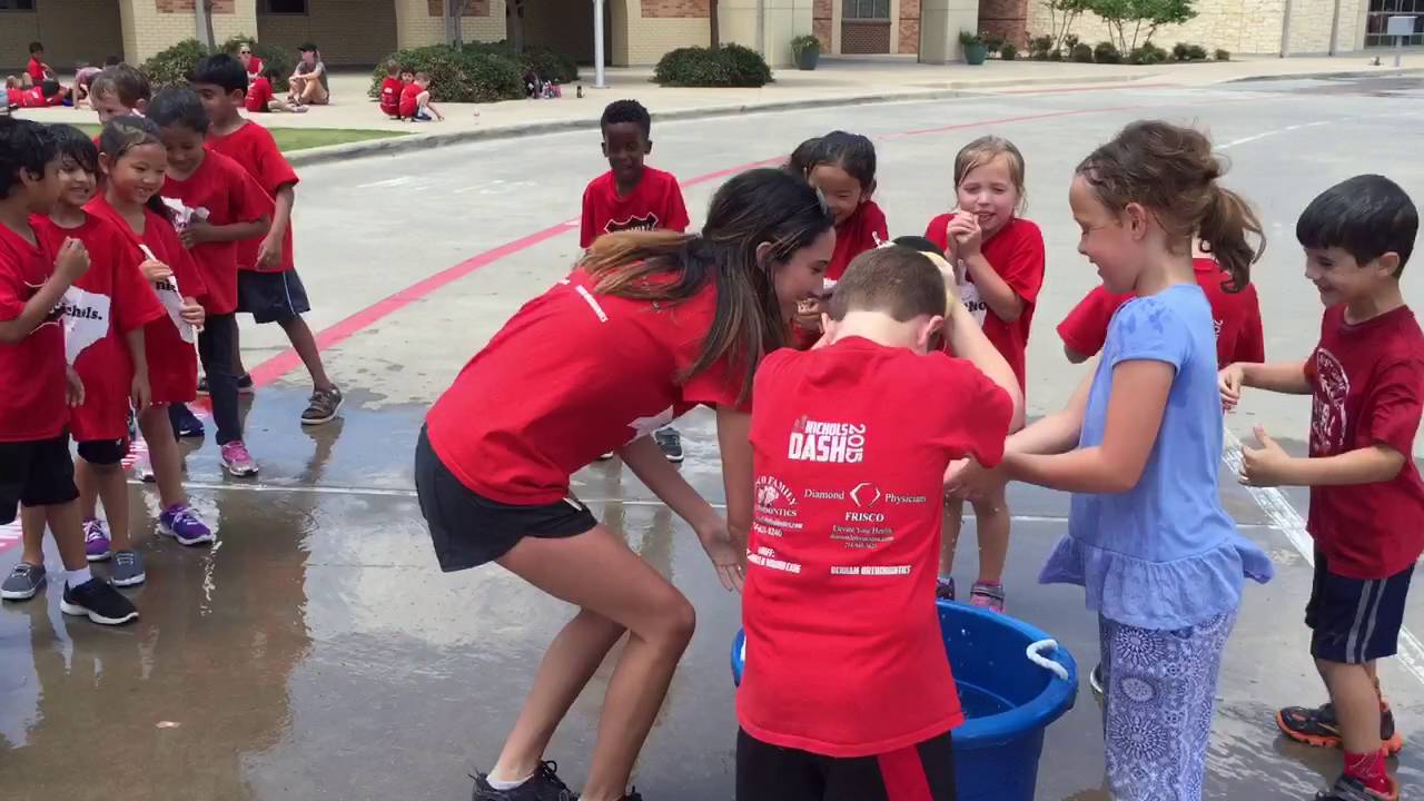Nichols field day sponge relay - YouTube
