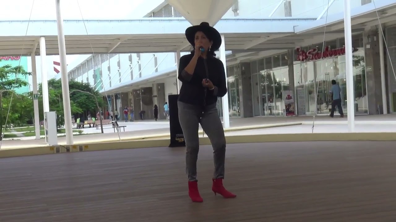 MARIJO EN EL CONCIERTO DE STUDIO74 RICKY DAVID 2022 10 09 - YouTube