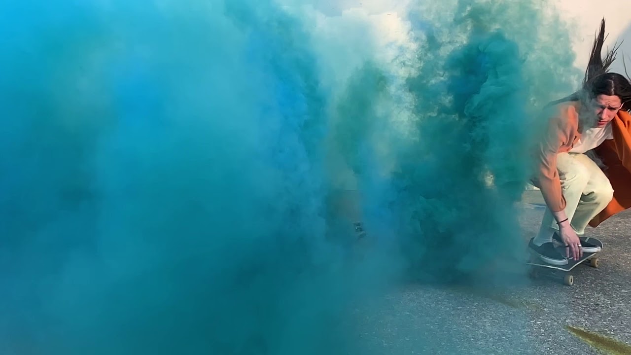 iPhone Xs Slow Motion (Apple Sample Video) - YouTube