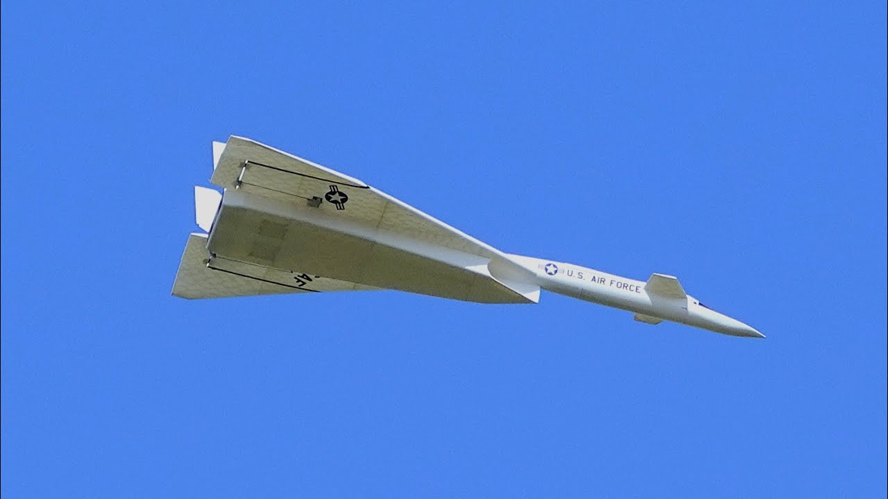 RC 3d-printed Valkyrie XB-70's last flight at KAMS Warbirds Day 2025 ...