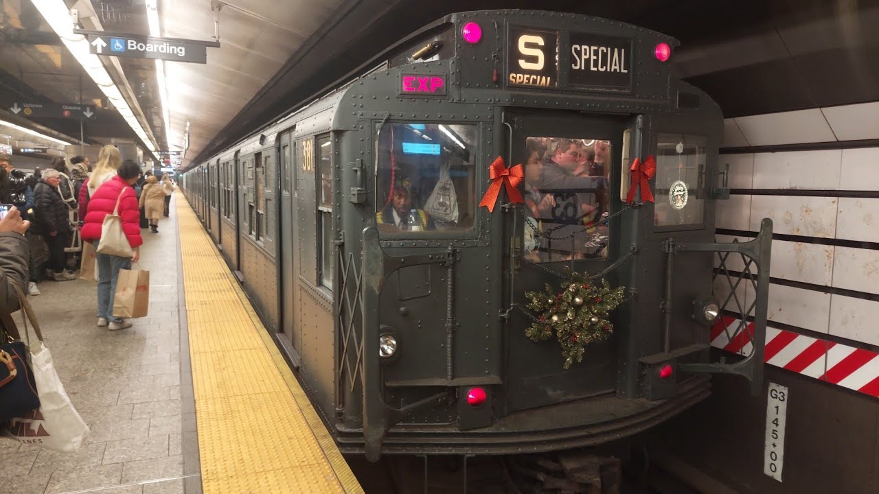 NYC Subway: R1-R9 Arnines Holiday Nostalgia Train at Lexington Avenue ...