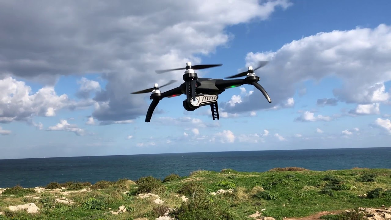 MJX Bugs 5W First Flight + on board camera test - macitynet.it - YouTube