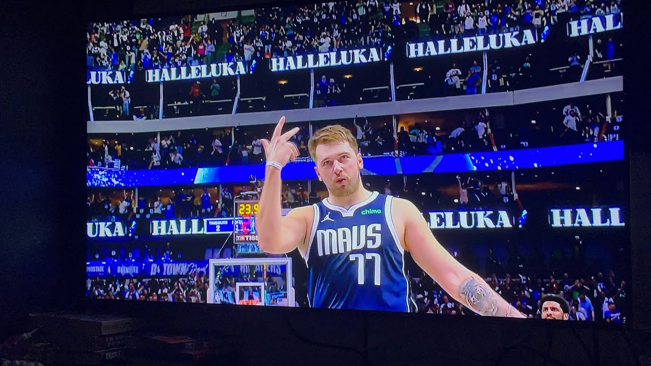 Crazy Hook Shot 3 Pointer By Luka Doncic! #LukaMagic - YouTube