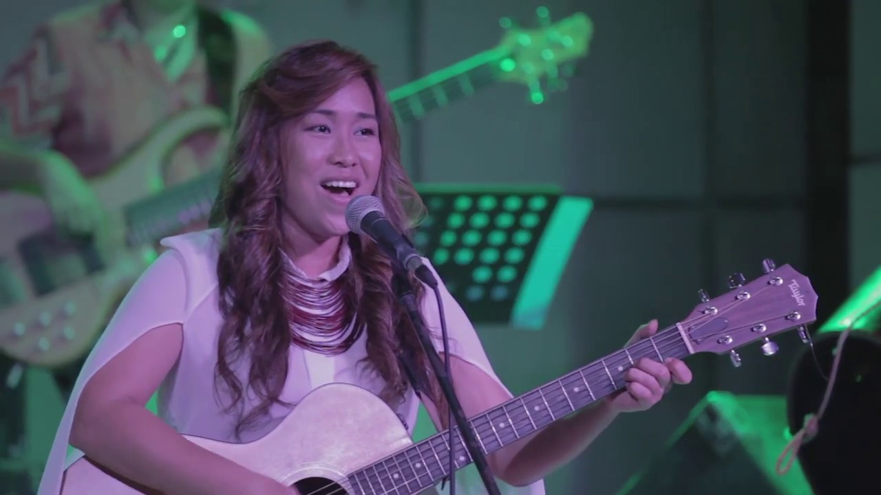 Sarimanok by Maan Chua LIVE! - YouTube