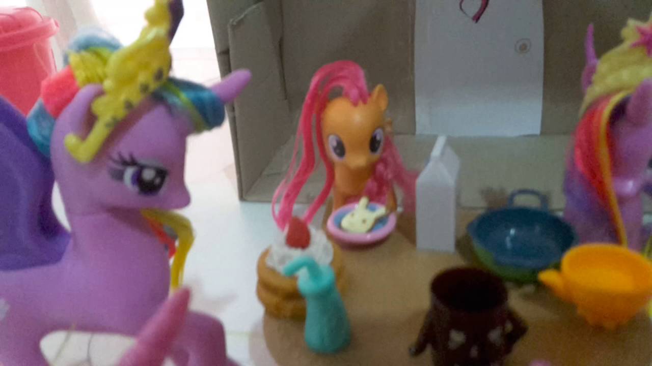 MLP-Royal pain Ep.1 (disater food fight!) - YouTube