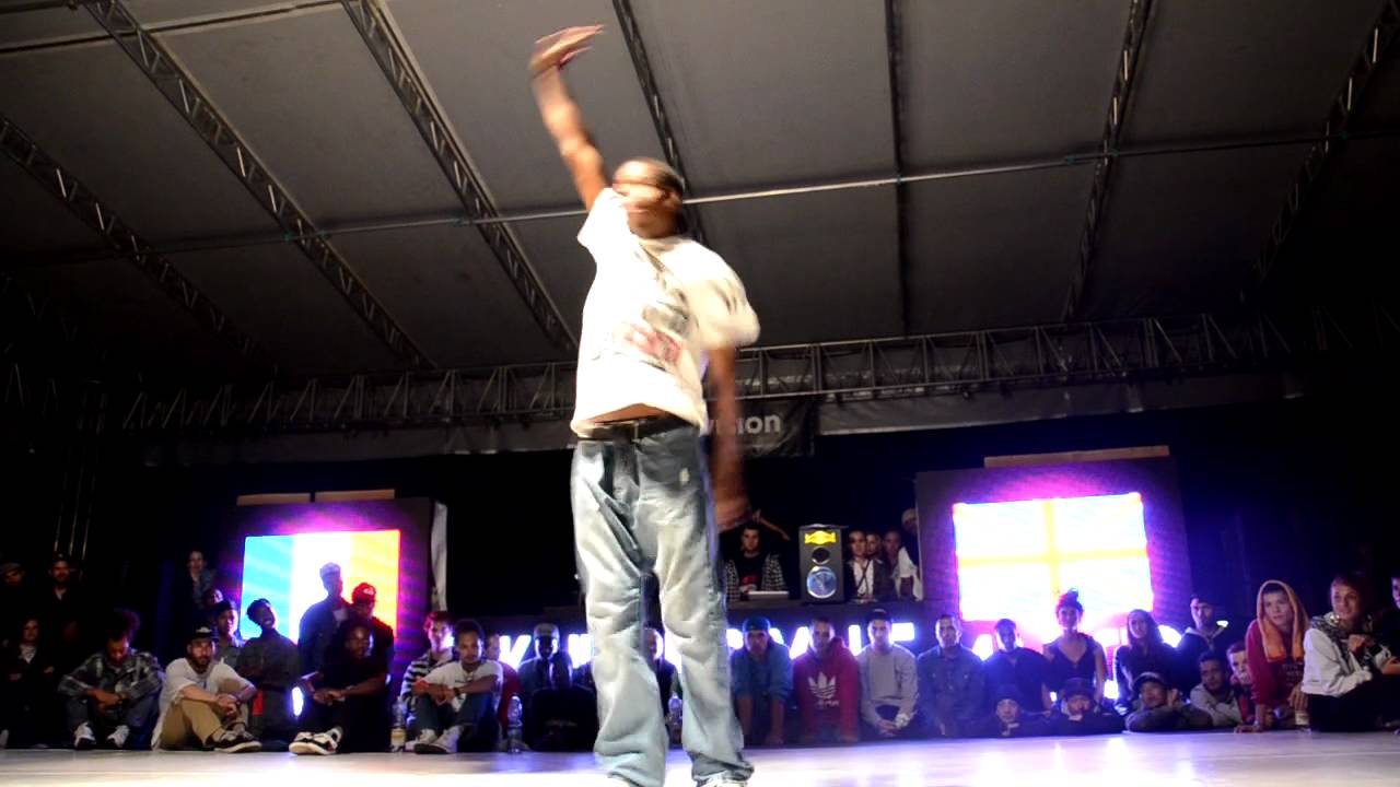 SDK 2012 - HIP HOP MALE CONTEST (1/8 FINAL) Icee vs Marcio - YouTube