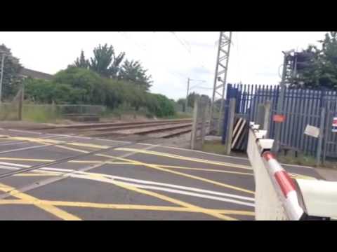 Enfield Lock Station Level Crossing (G.London) Saturday 11.06.2016 ...