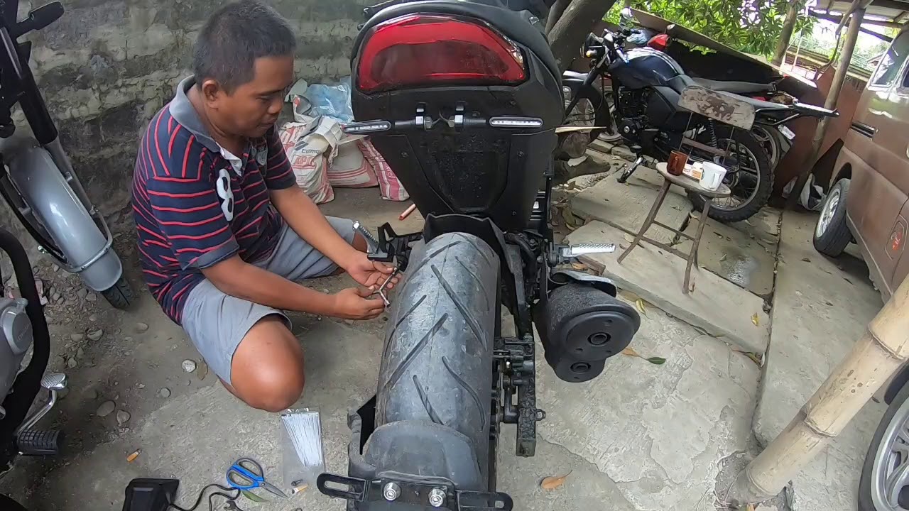 1st mods to rusi mojo 200 (underneath) ft. Jun - YouTube