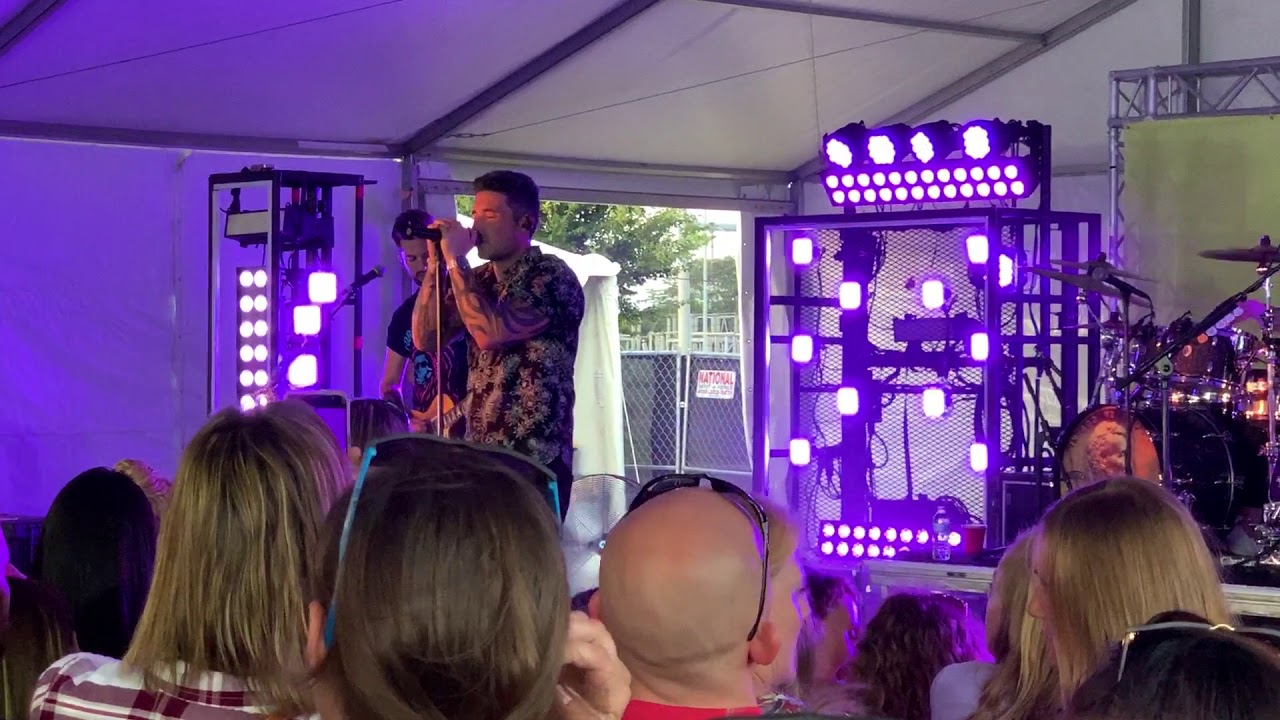 Michael Ray - Think A Little Less (Live at Walmart Naperville IL) - YouTube