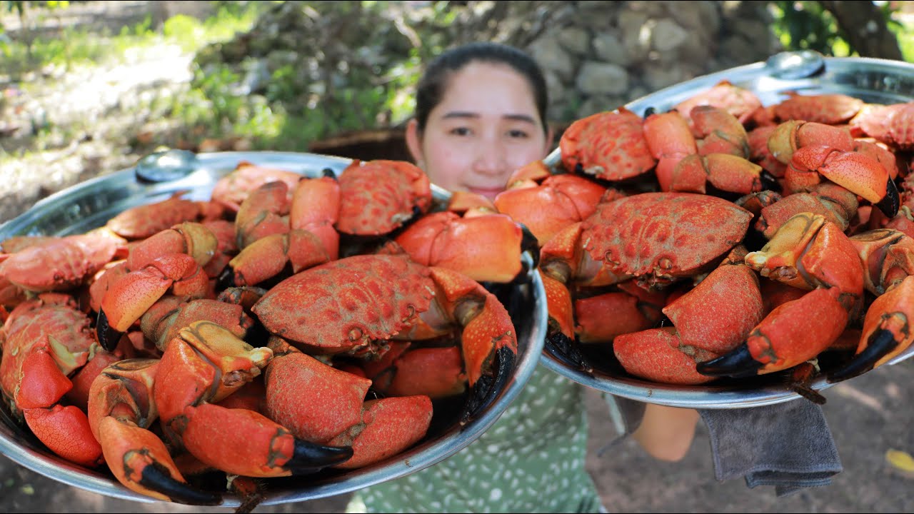 Amazing Cooking Rock Crab Yellow Noodle - Cooking With Sros - YouTube