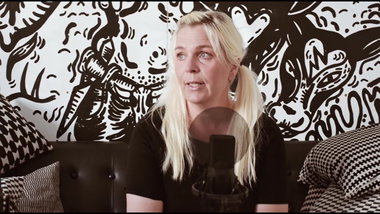 Konstnären: Helena Roos - YouTube