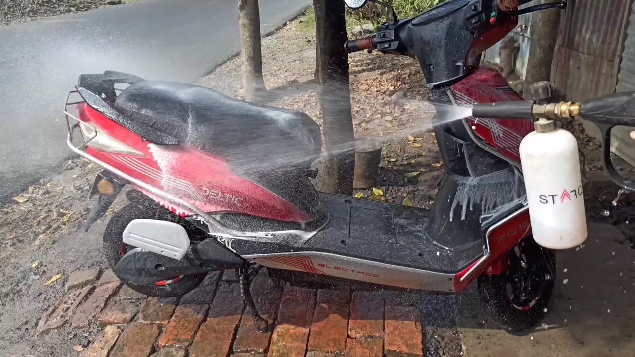 Scooty Washing Video 😍|| Bike Wash || Bike Washer machine - YouTube