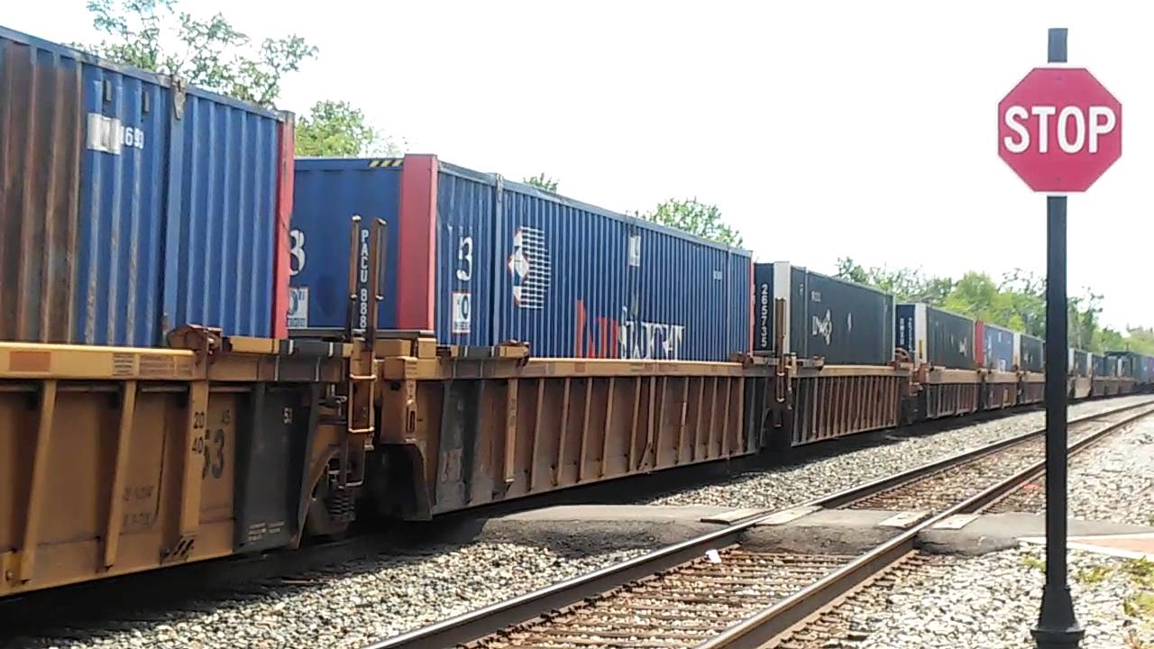 Northbound CSX Intermodal with only a couple of cars of double stacks - YouTube